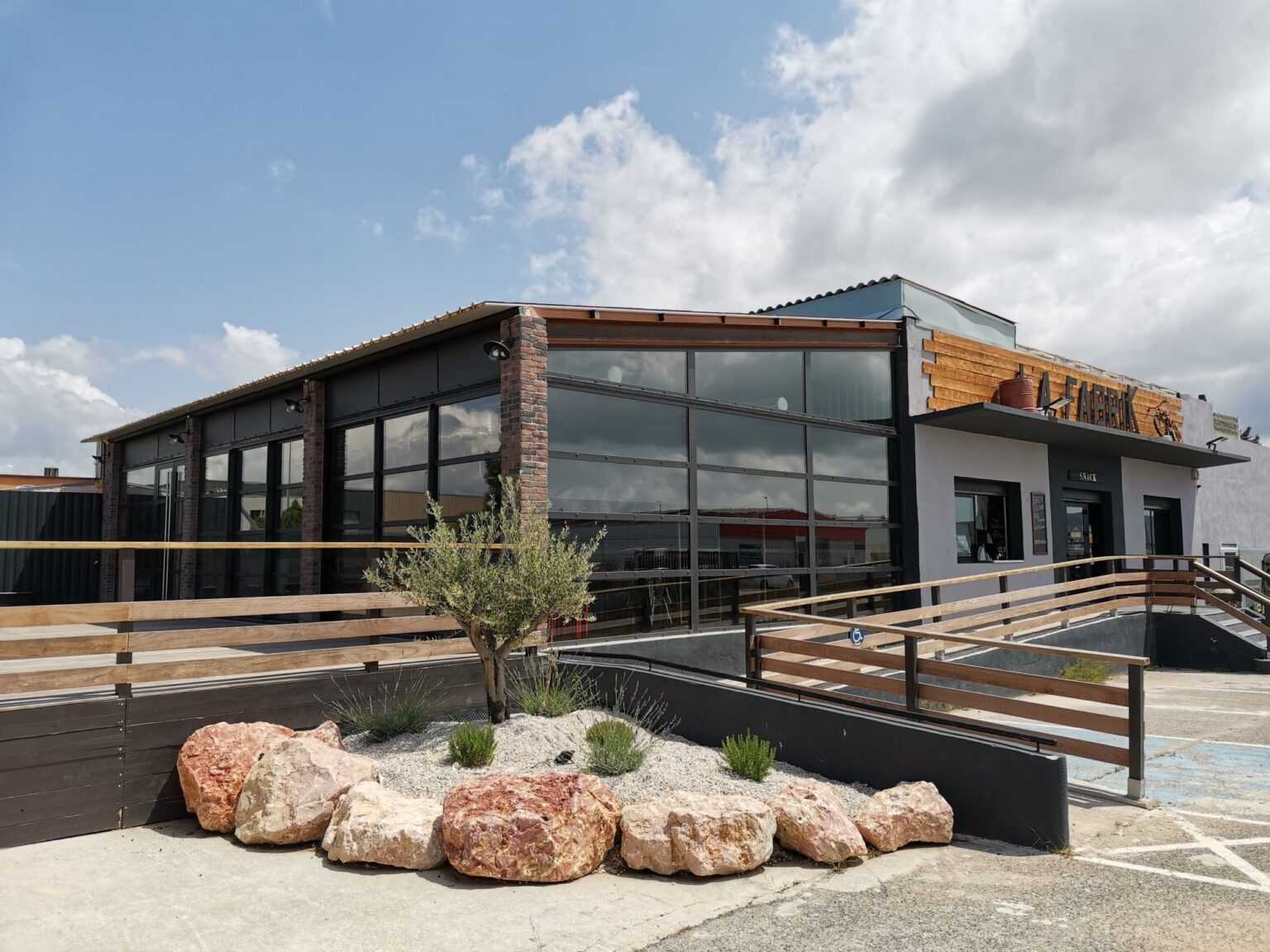 Livraison de bloc de roche ou enrochement - Carriere Vila